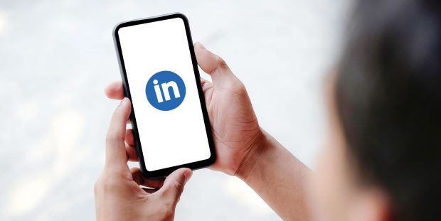 How to Add a LinkedIn Badge to Your WordPress Website - Qode Interactive